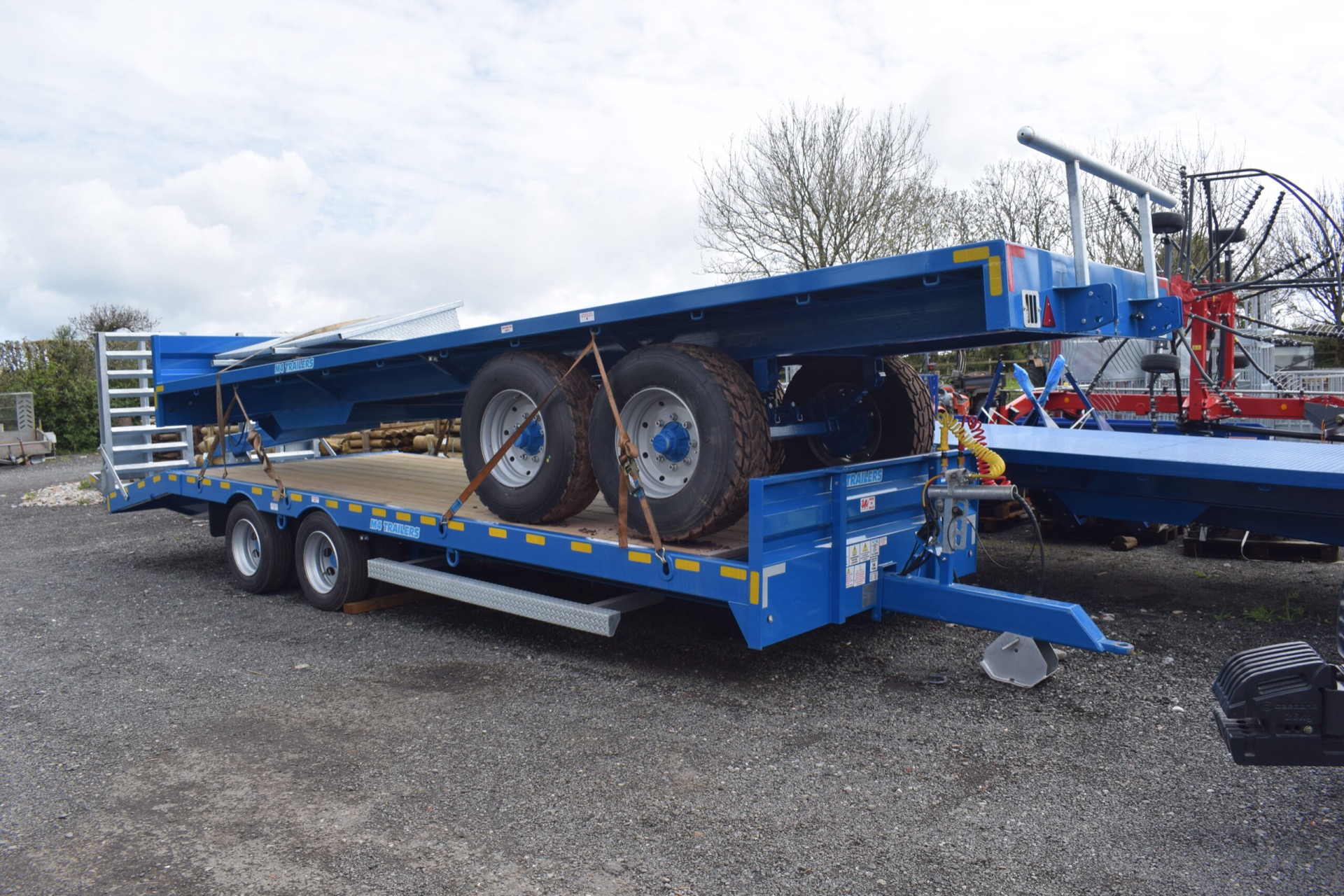 M4 Trailers - Flat Bed/Bale Trailers - Martin Pears Engineering ...