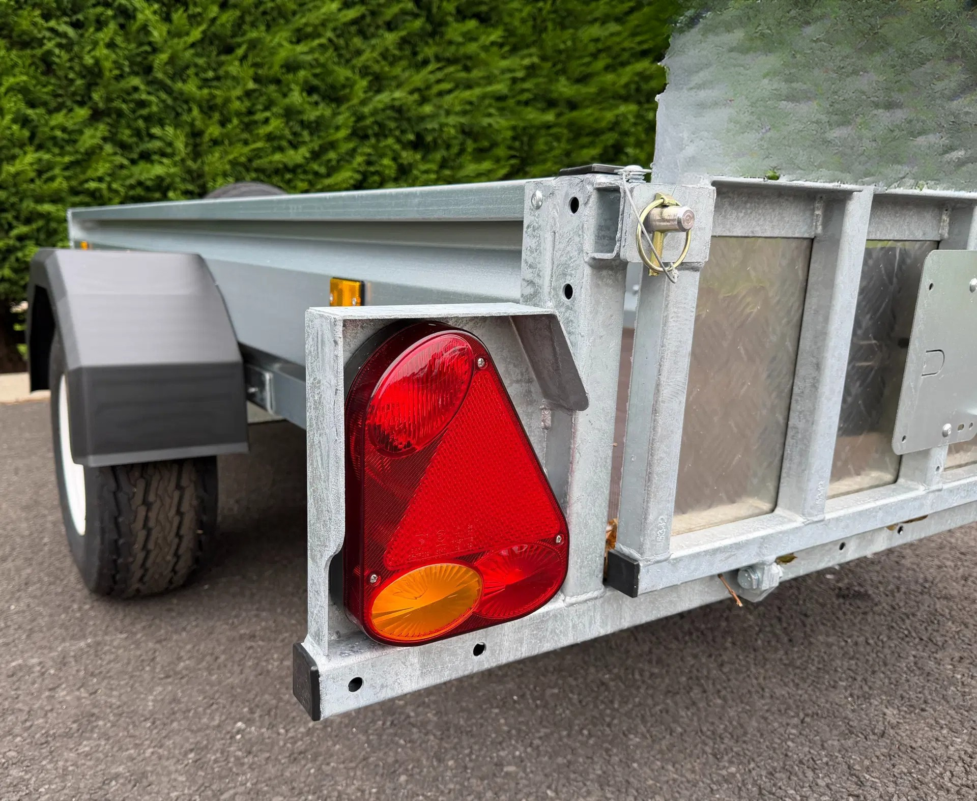 Indespension Unbraked 8'x4' Single Axle Trailer - Martin Pears ...