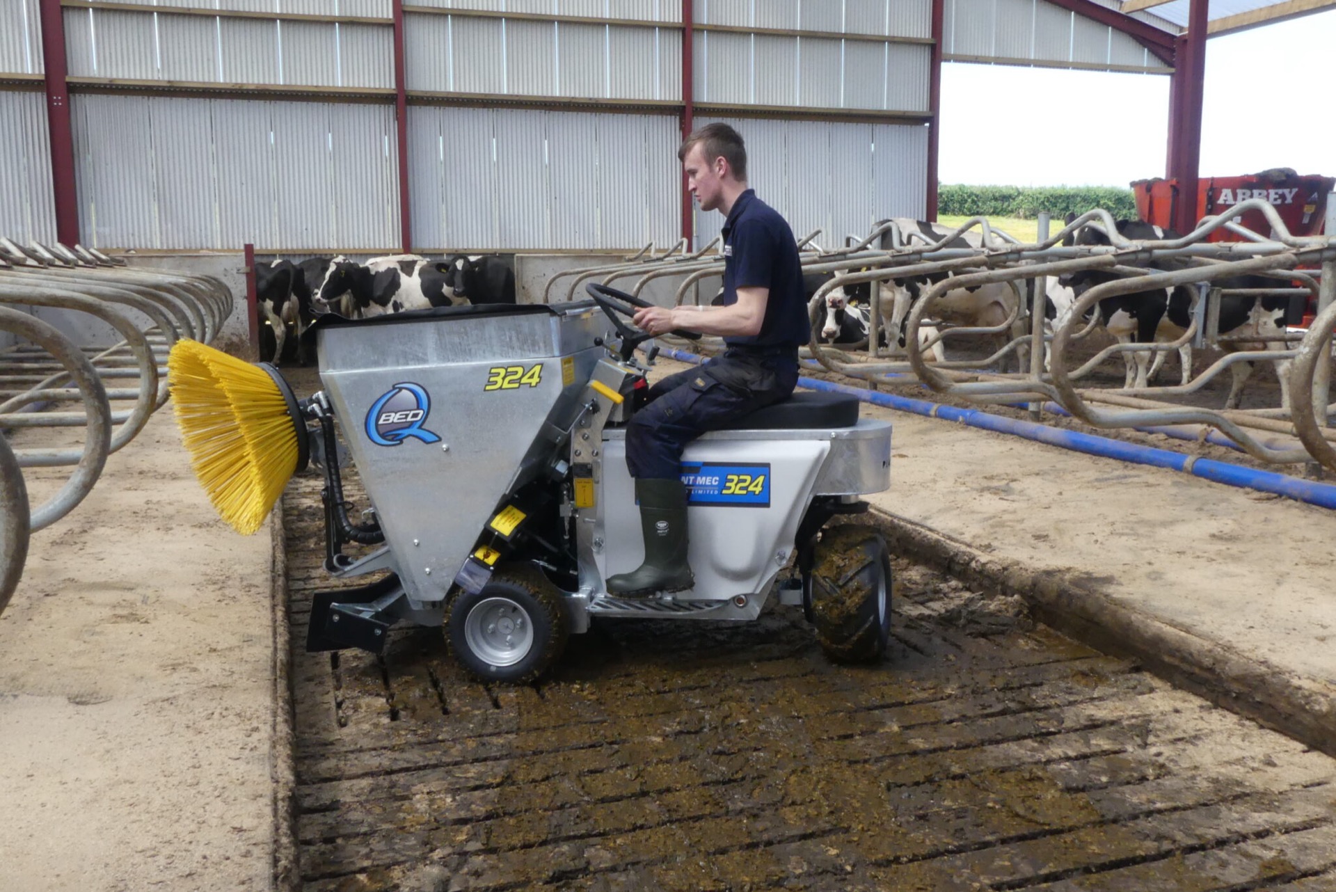 Plant-MEC Q-Bed Sawdust Dispenser - Martin Pears Engineering » Martin ...