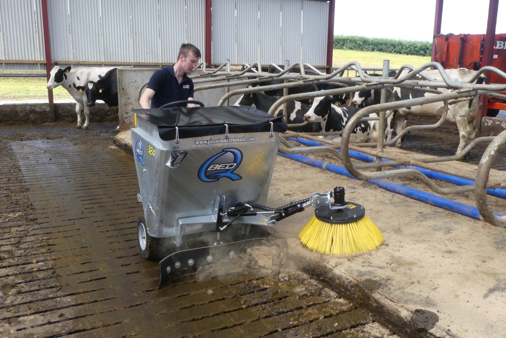 Plant-MEC Q-Bed Sawdust Dispenser - Martin Pears Engineering » Martin ...