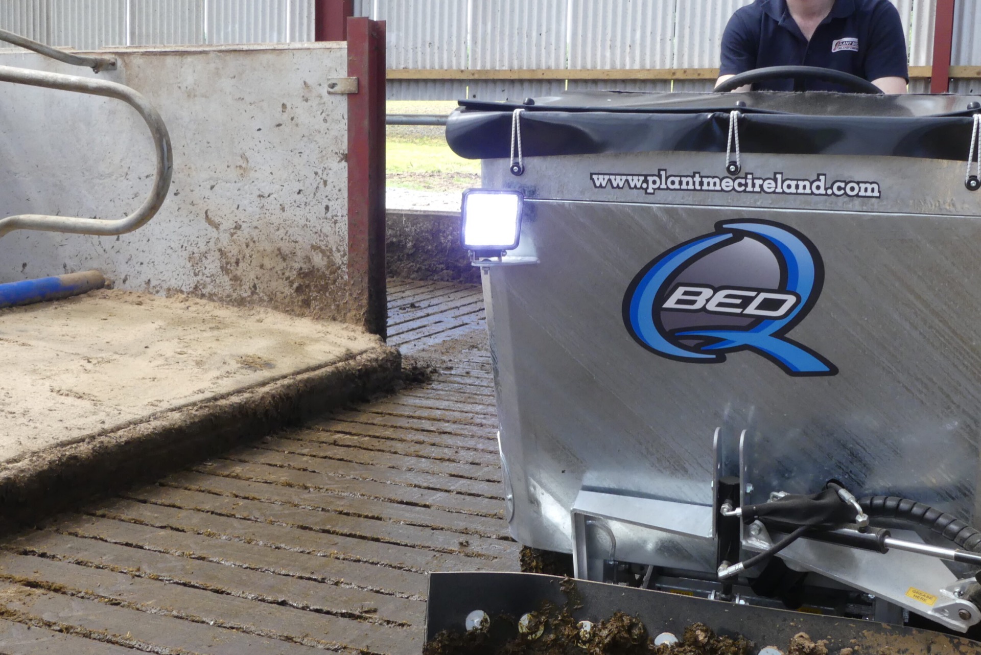Plant-MEC Q-Bed Sawdust Dispenser - Martin Pears Engineering » Martin ...