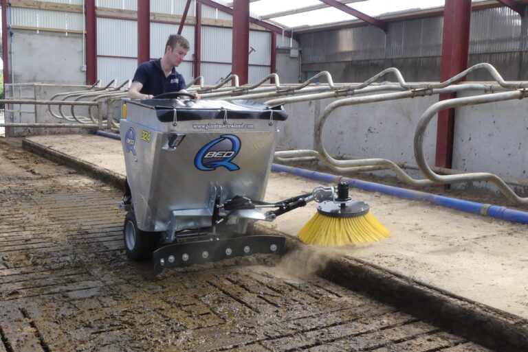 Plant-MEC Q-Bed Sawdust Dispenser - Martin Pears Engineering » Martin ...