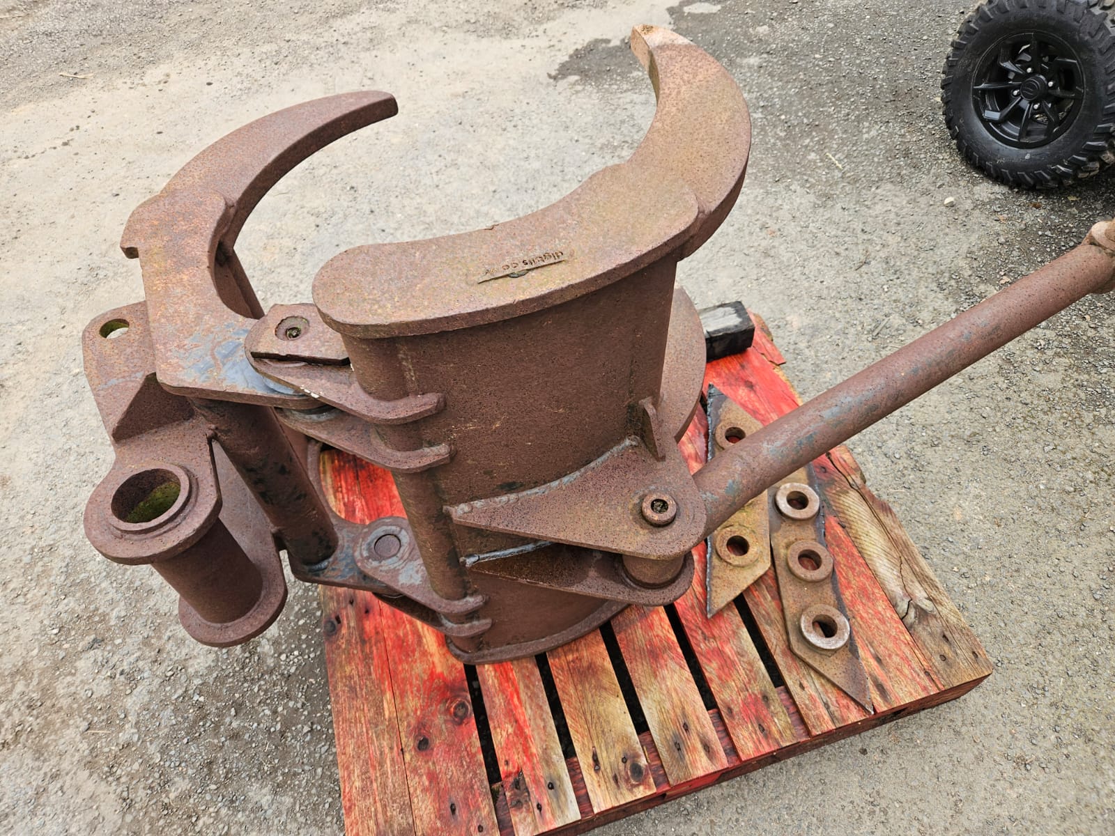 Grapple (Manual) for 6 to 9 Tonne Digger - Martin Pears Engineering ...