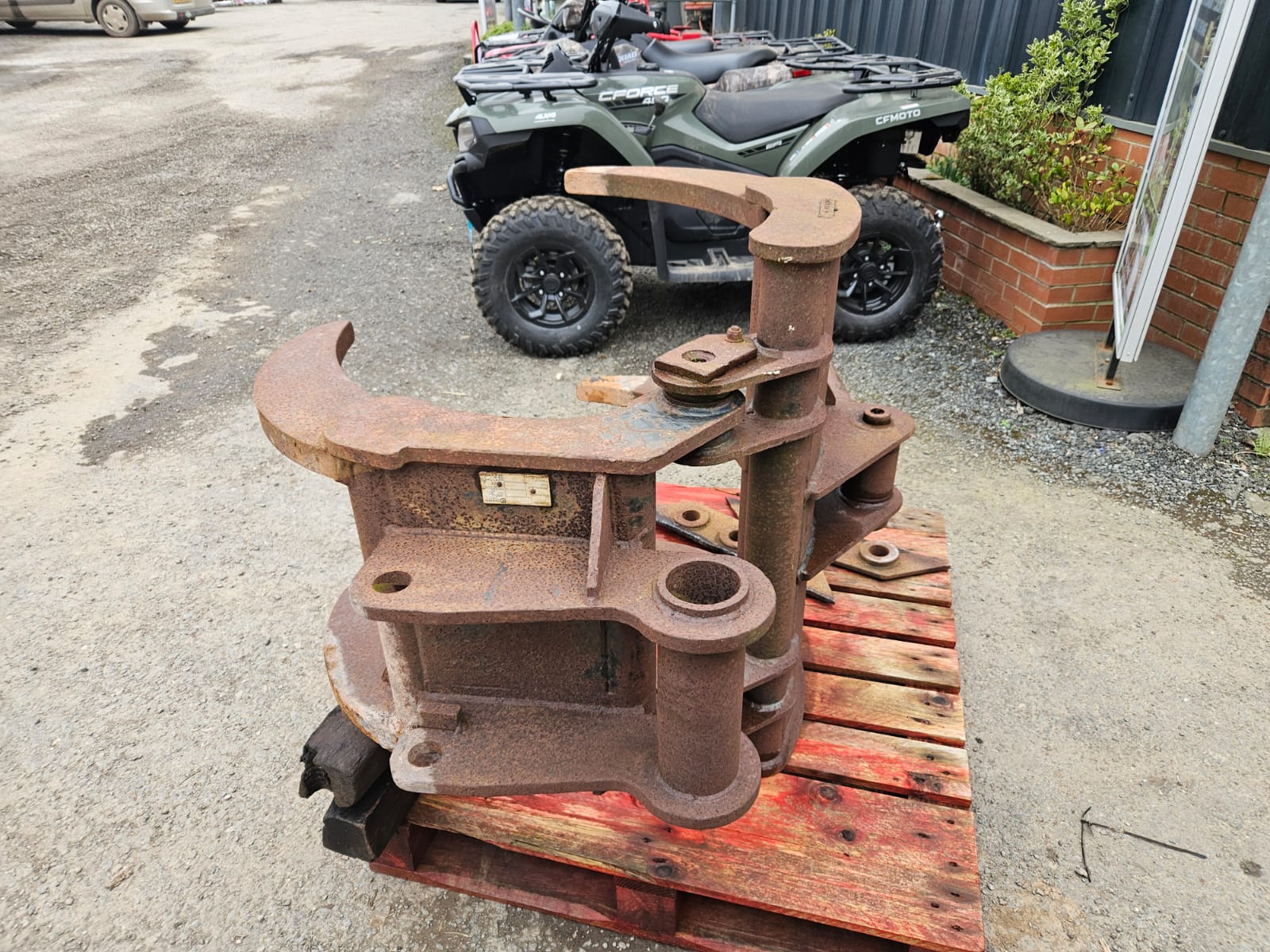 Grapple (Manual) for 6 to 9 Tonne Digger - Martin Pears Engineering ...