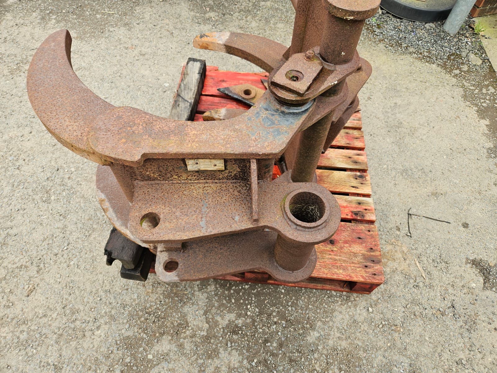 Grapple (Manual) for 6 to 9 Tonne Digger - Martin Pears Engineering ...