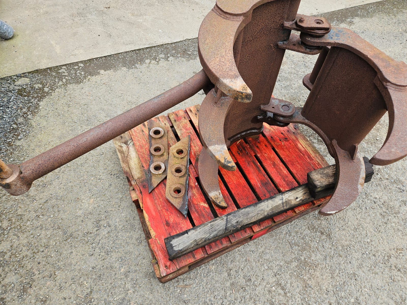 Grapple (Manual) for 6 to 9 Tonne Digger - Martin Pears Engineering ...
