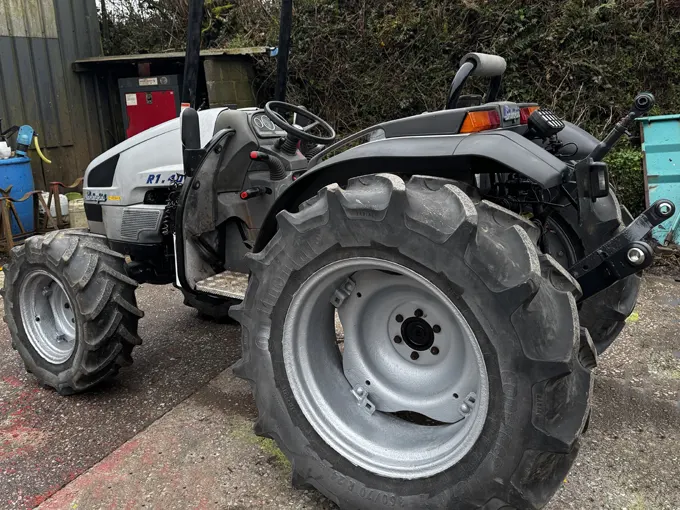 Lamborghini R1.40 Compact Tractor - Martin Pears Engineering » Martin ...
