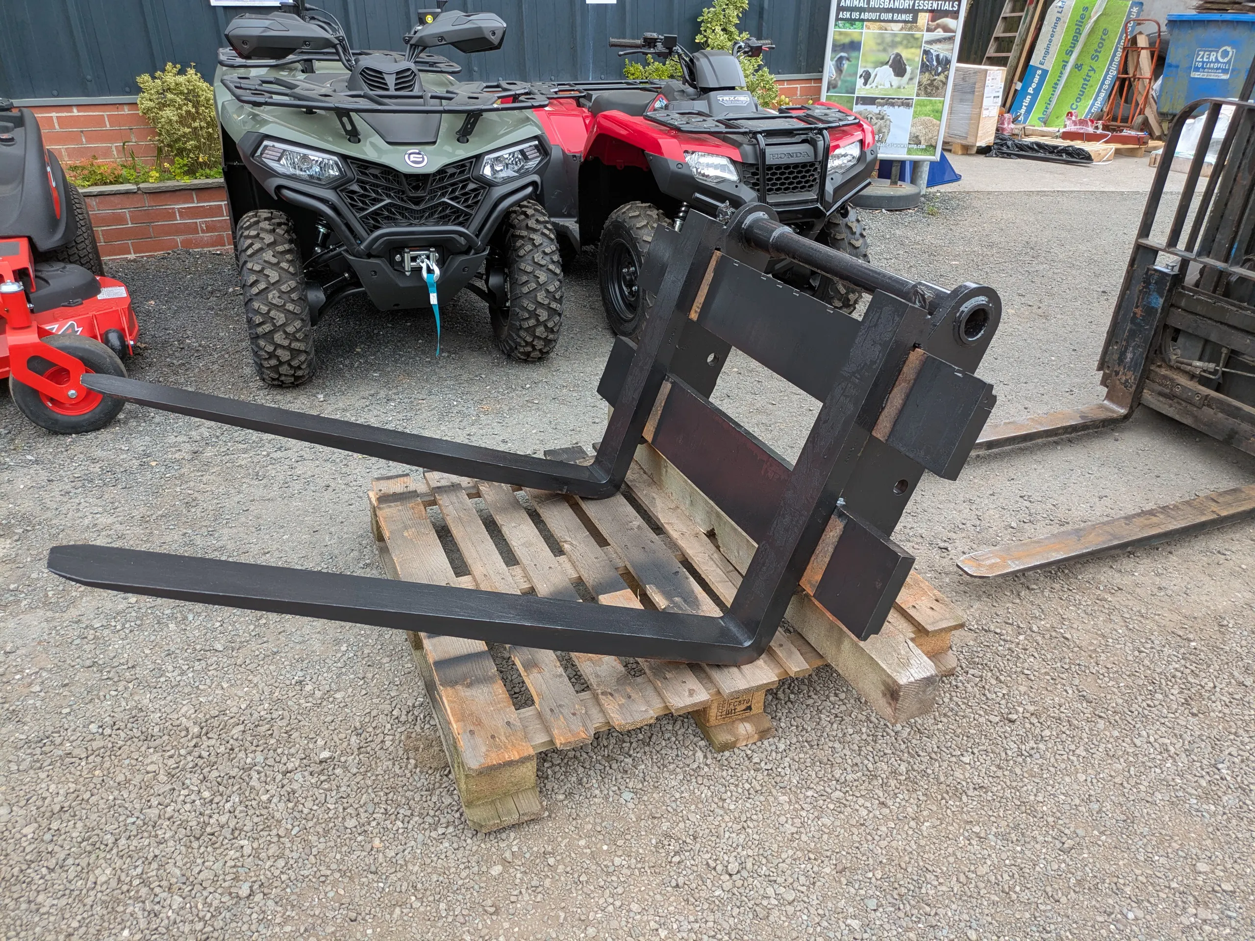 Albutt Pallet Forks on Manitou Brackets - Model no. MF8937 » Martin ...