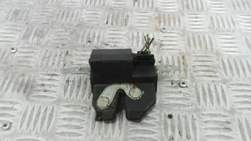 Fechadura / Fecho da Mala - OPEL CORSA D - LGS Automóveis